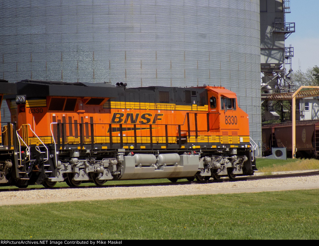 BNSF 8330